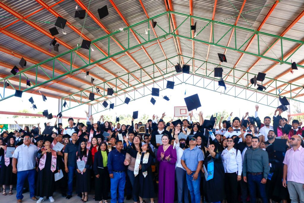 CECYTE BCS celebra Clausura de Generación 2021-2024 - Las Periodistas