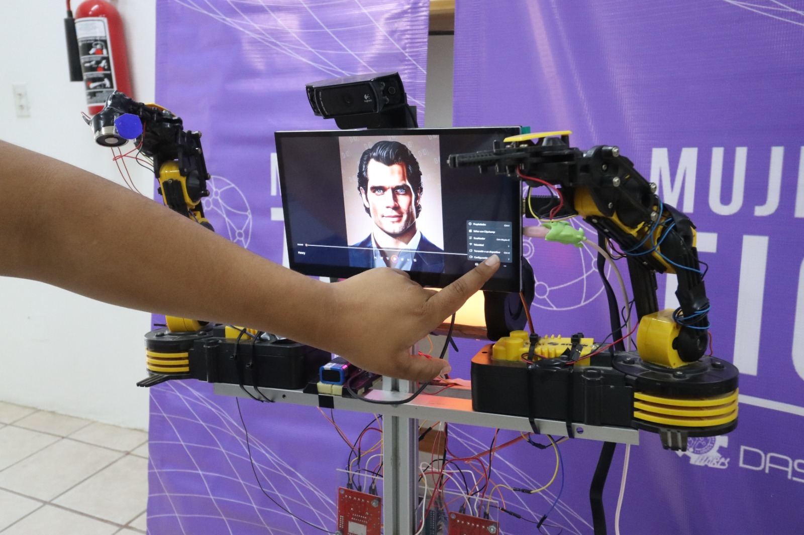 Innovación en UABCS: 'Henry', el Robot de Asistencia para la Tercera ...